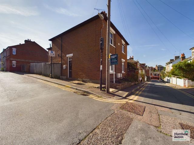 Alexandra Road, Colchester CO3, 2 bed end terrace house to rent, £1,150 pcm | PrimeLocation