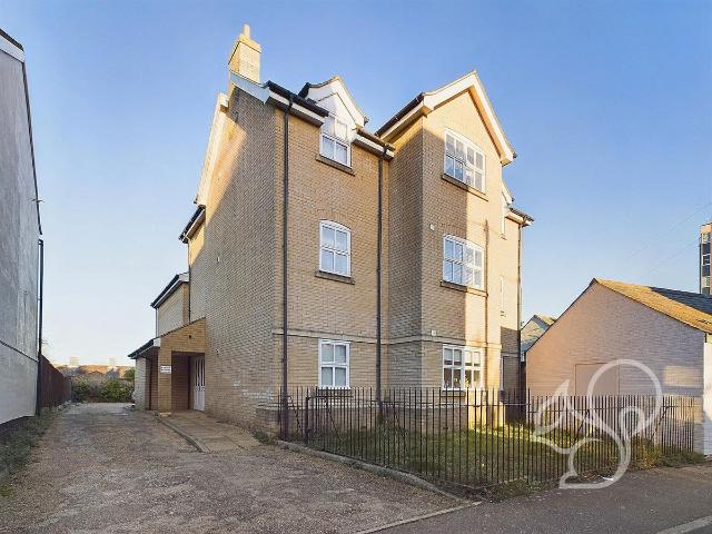 Alexandra Road, Colchester CO3, 2 bed flat to rent, £1,250 pcm | PrimeLocation