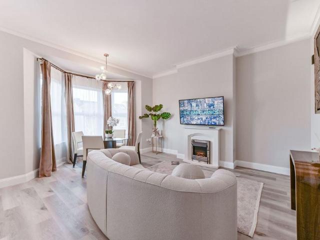 Alexandra Road, Croydon, CR0 3 bed flat to rent £2,500 pcm £577 pw