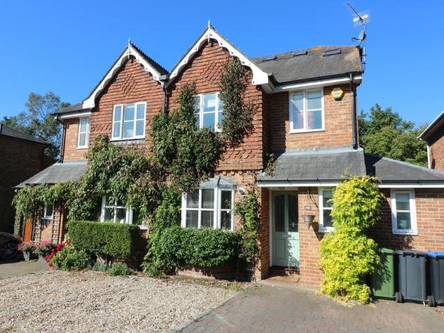 Alexandra Road, Englefield Green. 4 bed semi detached house to rent £2,295 pcm £530 pw