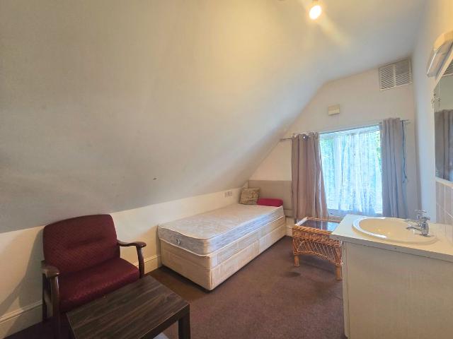 Alexandra Road, Farnborough GU14, Room to rent, £575 pcm | PrimeLocation