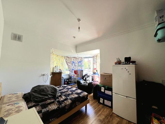 Alexandra Road, Farnborough GU14, Room to rent, £850 pcm | PrimeLocation