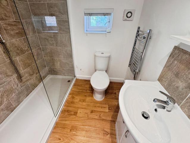 Alexandra Road, Farnborough GU14, 2 bed barn conversion to rent, £1,250 pcm | PrimeLocation