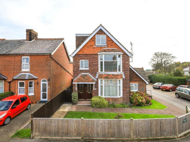 Alexandra Road, Heathfield TN21, 3 bed flat to rent, £1,400 pcm | PrimeLocation
