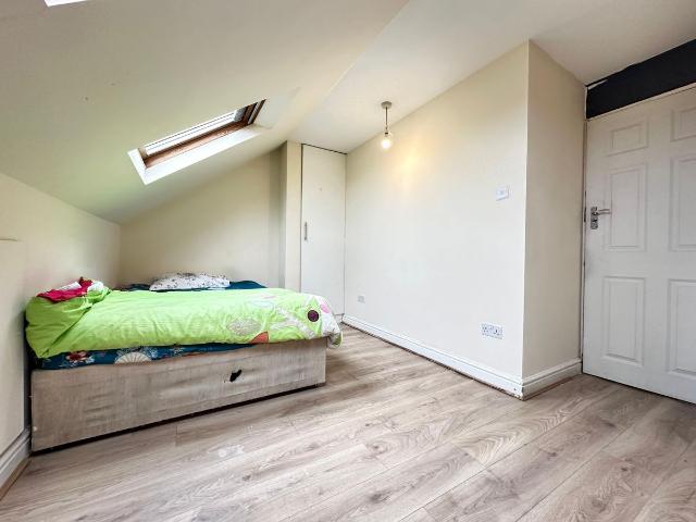 Alexandra Road, Hounslow TW3, 1 bed flat to rent, £1,350 pcm | PrimeLocation