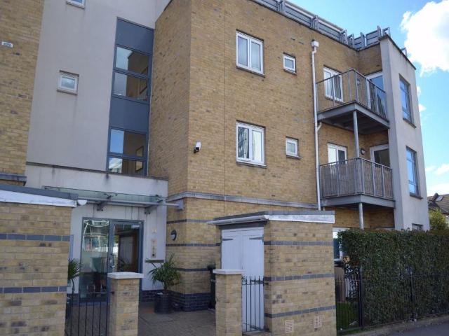 Alexandra Road, Hounslow TW3, 1 bed flat to rent, £1,475 pcm | PrimeLocation