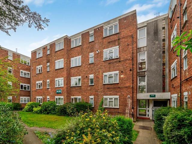Alexandra Road, Hounslow TW3 2 bed flat to rent £1,650 pcm £381 pw