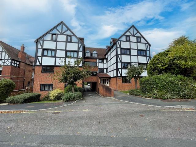 Alexandra Road, Kingsholm GL1, 2 bed flat to rent, £975 pcm | PrimeLocation