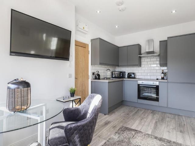 Alexandra Road, Leeds LS6 2 bed house to rent £1,551 pcm £358 pw