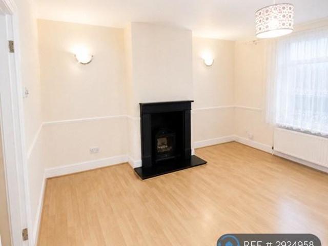 Alexandra Road, Mitcham, CR4 4 bed terraced house to rent £2,600 pcm £600 pw