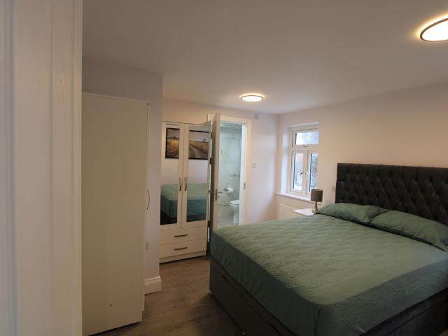 Alexandra Road, Mitcham CR4, Room to rent, £1,100 pcm | PrimeLocation