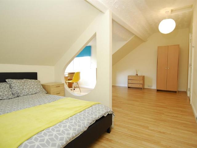 Alexandra Road, Plymouth PL4 3 bed flat to rent £2,002 pcm £462 pw