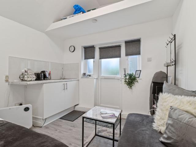 Alexandra Road South, Manchester M16, Studio to rent, £950 pcm | PrimeLocation
