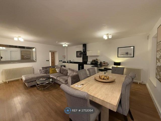 Alexandra Road, Southend On Sea SS1, 3 bed flat to rent, £2,450 pcm | PrimeLocation