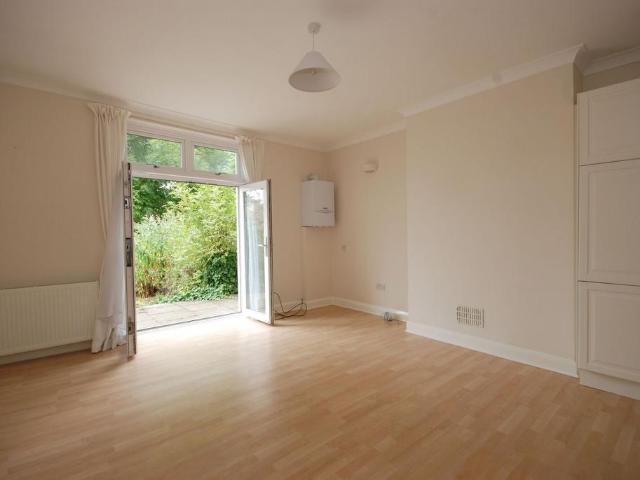 Alexandra Road, Swiss Cottage. 2 bed flat to rent £2,600 pcm £600 pw