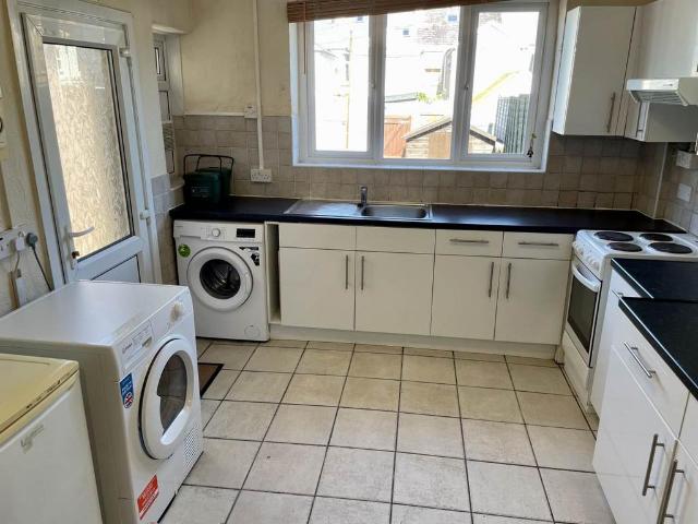 Alexandra Terrace, Brynmill, Swansea 4 bed house to rent £1,520 pcm £351 pw