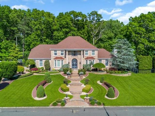 Alexis Dr, Farmingdale, Home For Sale