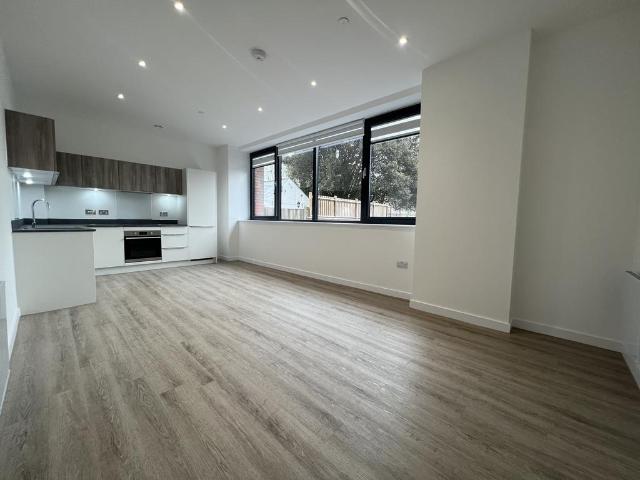 Alencon Link, Basingstoke, RG21 2 bed apartment to rent £1,440 pcm £332 pw