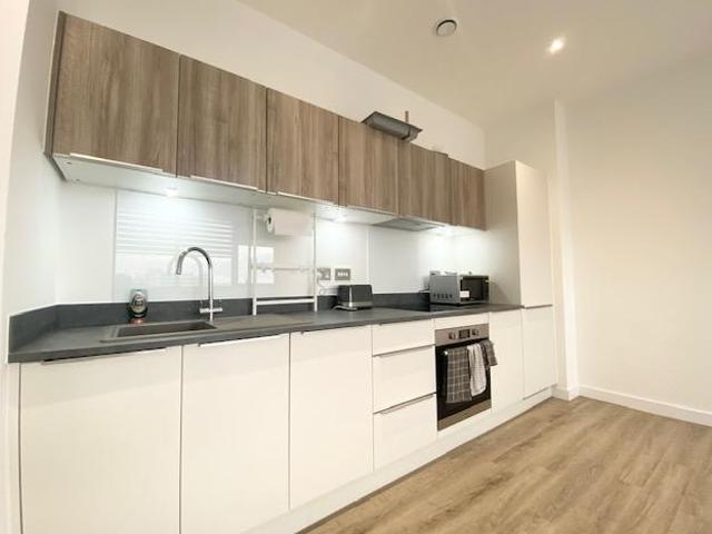 Alencon Link, Basingstoke, RG21 2 bed apartment to rent £1,450 pcm £335 pw