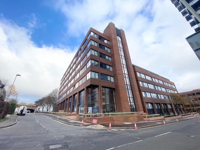 Alencon Link, Basingstoke, RG21 2 bed apartment to rent £1,480 pcm £342 pw