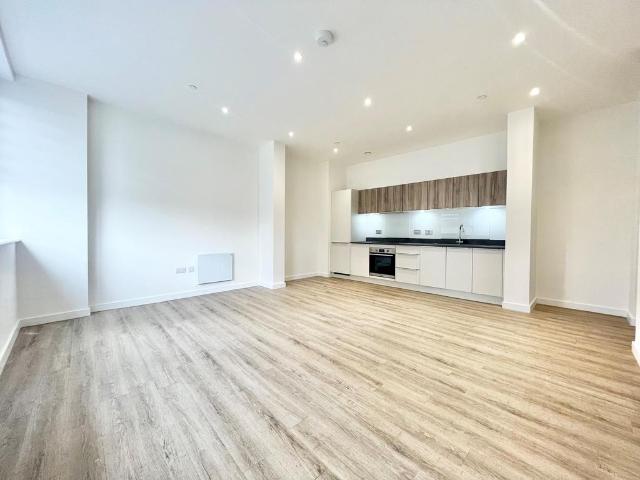 Alencon Link, Basingstoke, RG21 2 bed apartment to rent £1,490 pcm £344 pw