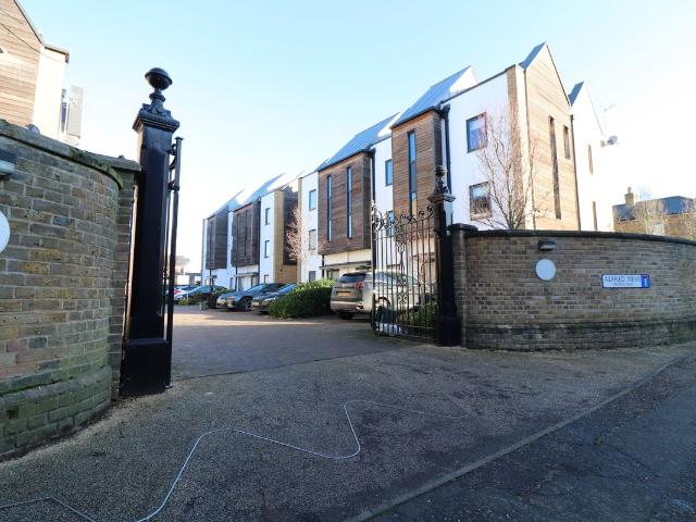 Alfred Mews, Chelmsford CM2, 4 bed town house to rent, £2,200 pcm | PrimeLocation