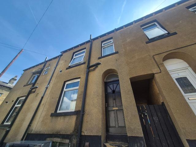 Alfred Street, Halifax HX1, 2 bed terraced house to rent, £675 pcm | PrimeLocation