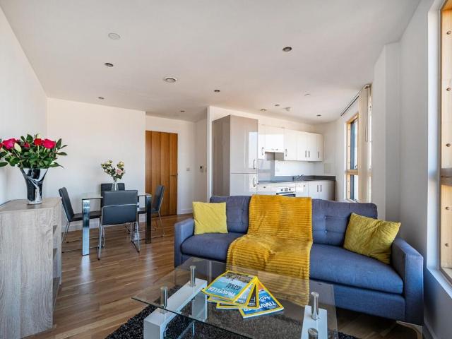 Alfred Street, Reading RG1 1 bed apartment to rent £1,325 pcm £306 pw