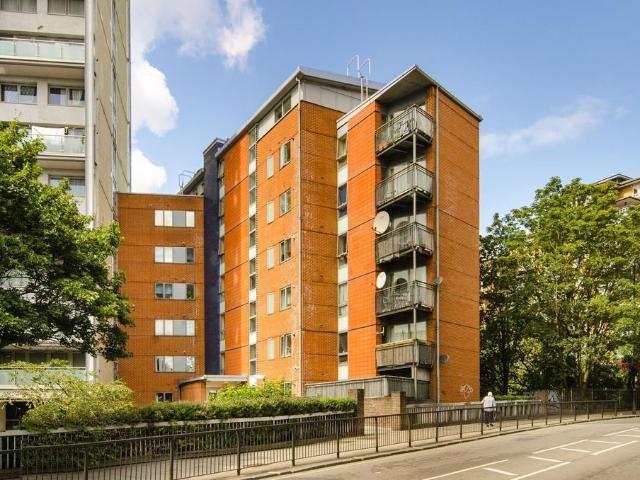 Alfred Road, Westbourne Green. 1 bed flat to rent £2,275 pcm £525 pw
