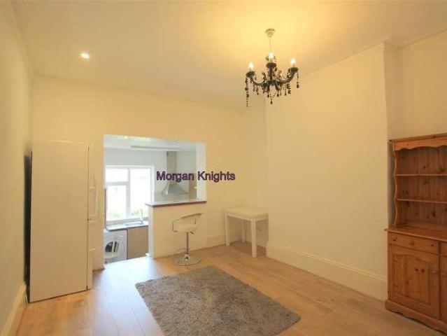 Alfred Road, Acton, W3