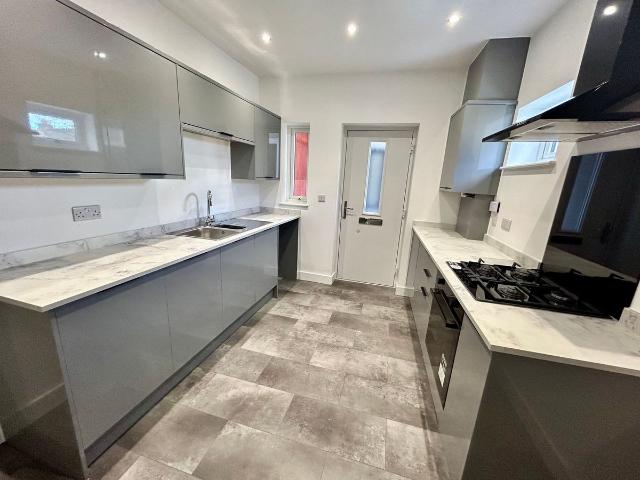 Alfred Road, Gravesend DA11, 2 bed flat to rent, £1,450 pcm | PrimeLocation