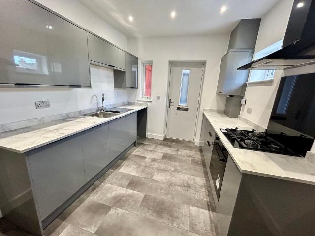 Alfred Road, Gravesend, DA11 2 bed flat to rent £1,450 pcm £335 pw