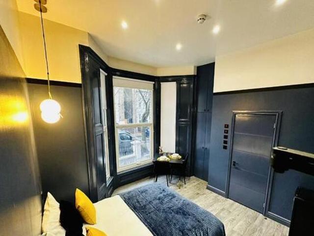 Alfred Road, London, Studio Flat For