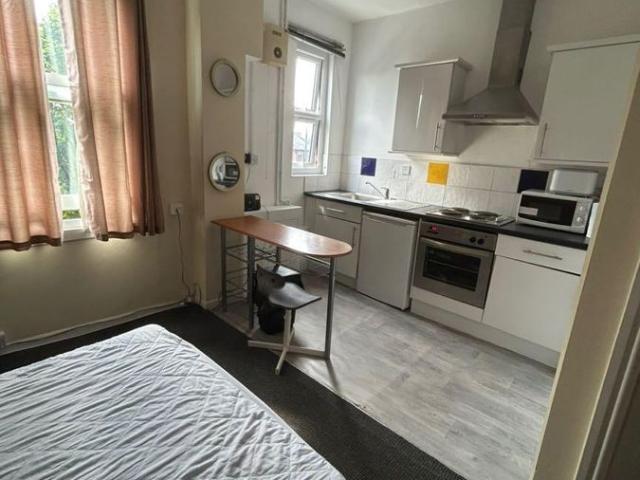 Alfreton Road, Nottingham NG7, Studio to rent, £563 pcm | PrimeLocation