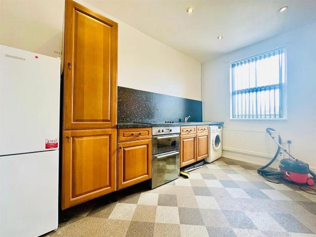 Alfreton Road, Nottingham NG7, 2 bed flat to rent, £850 pcm | PrimeLocation
