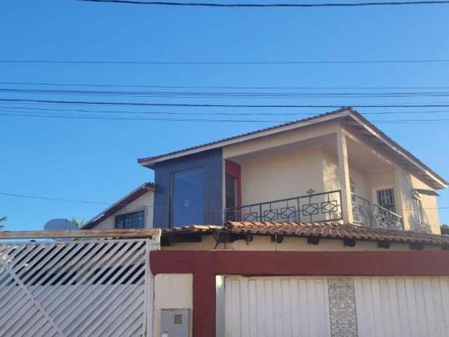 ALGUMAS CASAS OFERECEM ESPAÇO E OUTRAS UMA NOVA FORMA DE VIVER
