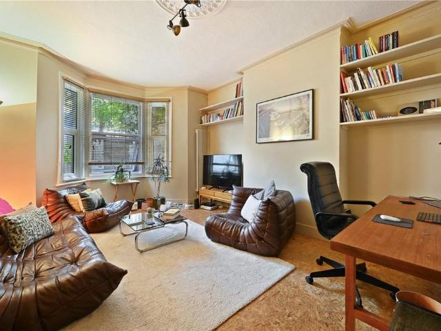 Algernon Road, London, NW6 1 bed apartment to rent £2,500 pcm £577 pw