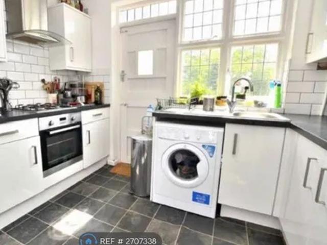 Algers Close, Loughton, IG10 4JD, United Kingdom | 2 bed apartment for rent #167222326 | Rentberry