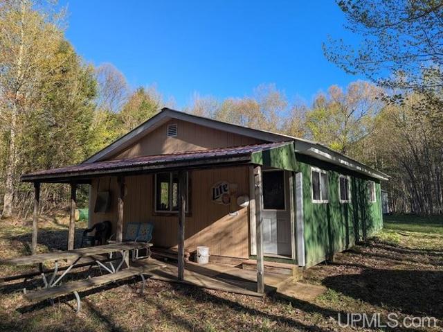Algomah Rd, Mass City, MI 49948