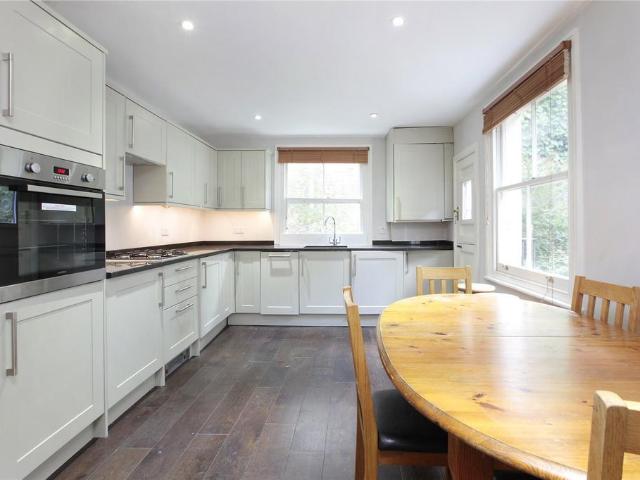 Aliwal Road, Battersea, London, SW11 2 bed flat to rent £3,250 pcm £750 pw