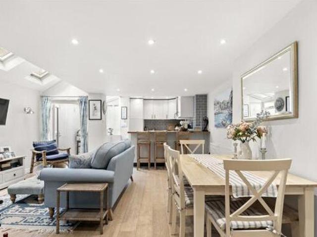 Aliwal Road, London, 2 Bedroom Apartment