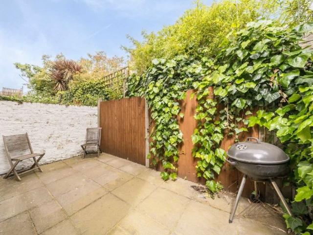 Aliwal Road, SW11, London