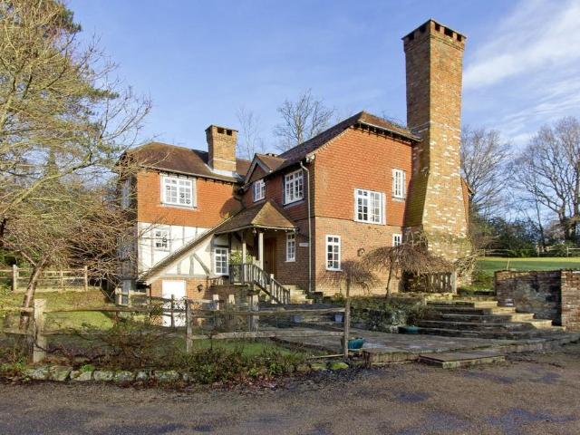 Alice Bright Lane, CROWBOROUGH 4 bed detached house to rent £3,250 pcm £750 pw