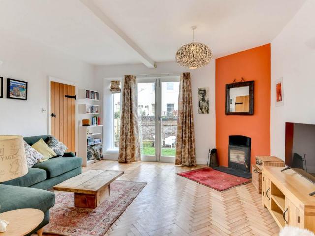 Alice Cottage, Hove 3 bed cottage to rent £4,550 pcm £1,050 pw