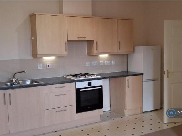 Alicia Close, Swindon Wiltshire, SN25 2 bed flat to rent £1,000 pcm £231 pw