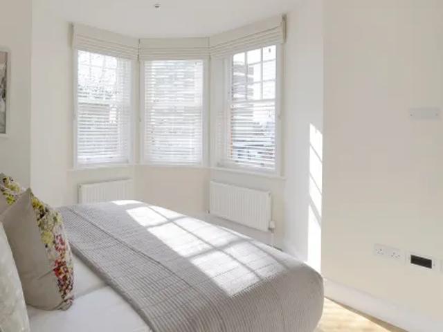 Alicia, King Street, London, W6 0SP, United Kingdom | 3 bed apartment for rent #167641213 | Rentberry