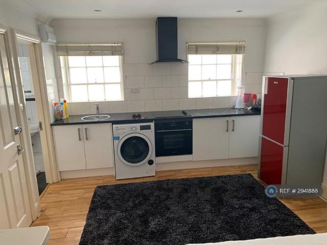Alie St, London, E1 Studio to rent £1,550 pcm £358 pw