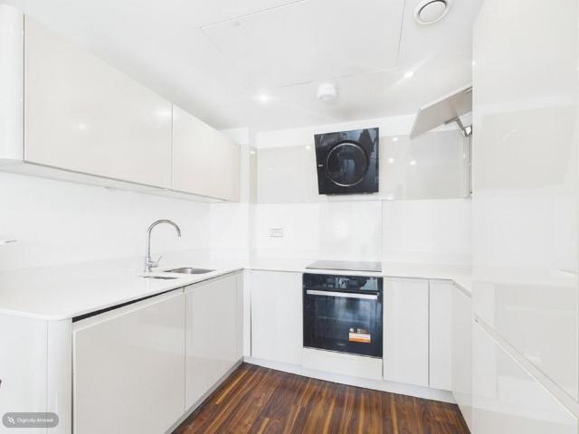 Alie Street, Algate 1 bed apartment to rent £2,750 pcm £635 pw