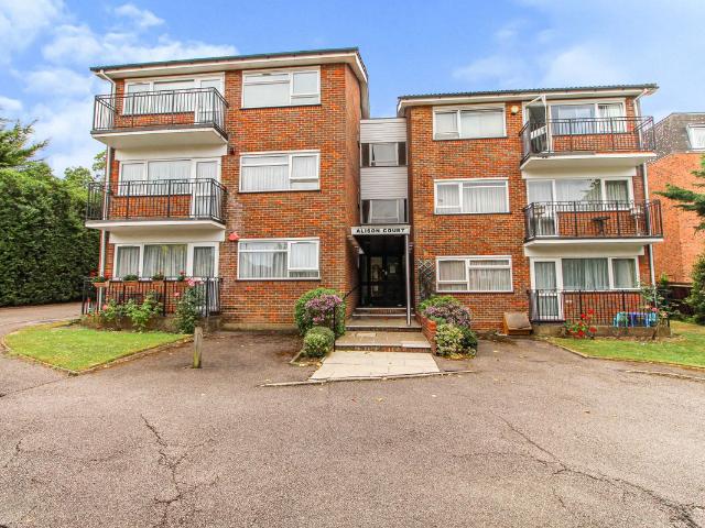 Alison Court, Hale Lane, Edgware HA8, 2 bed flat to rent, £1,950 pcm | PrimeLocation