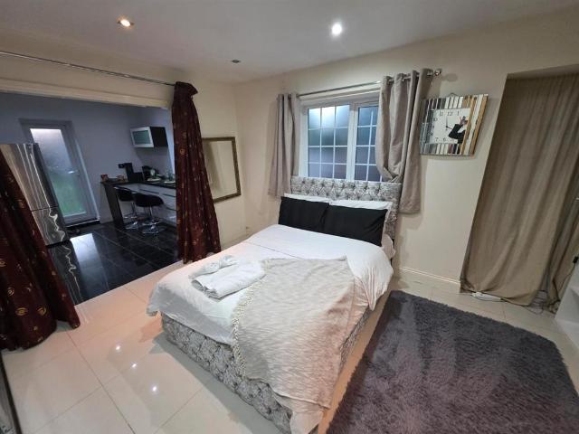 Alison Close, Eastcote, Pinner 1 bed flat to rent £1,551 pcm £358 pw
